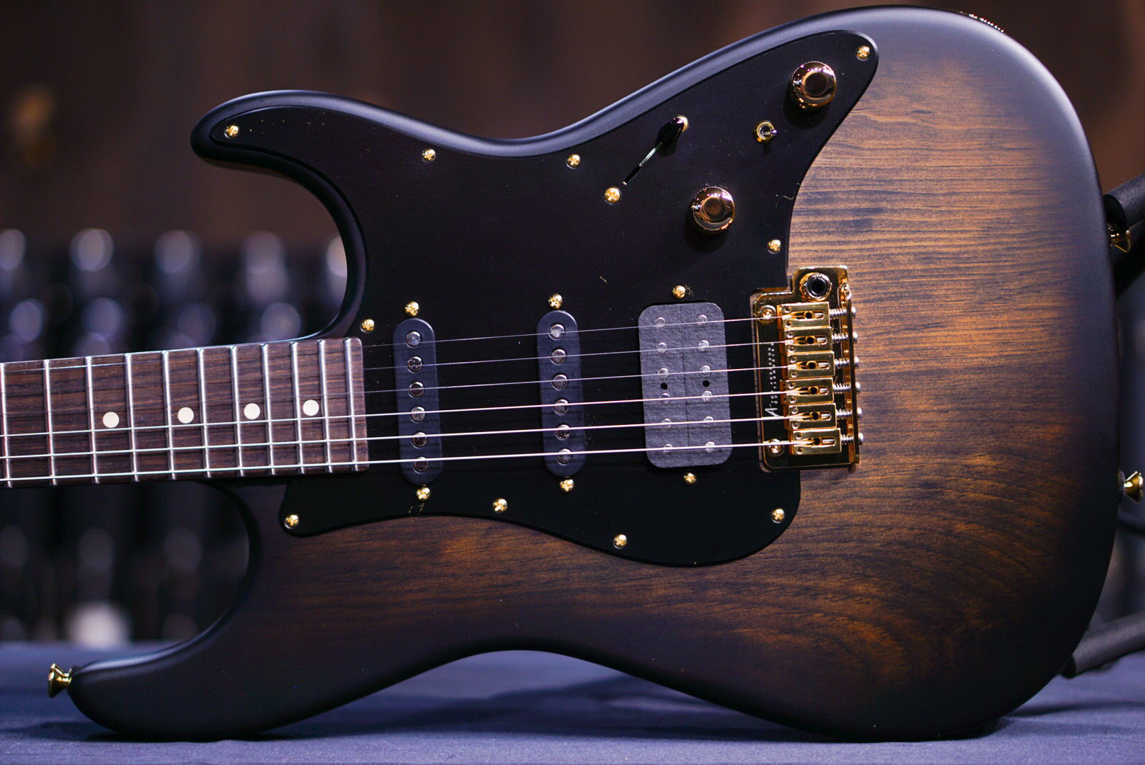 Anderson The Classic Satin Rustic Brown Edge Burst * 10-23-23P