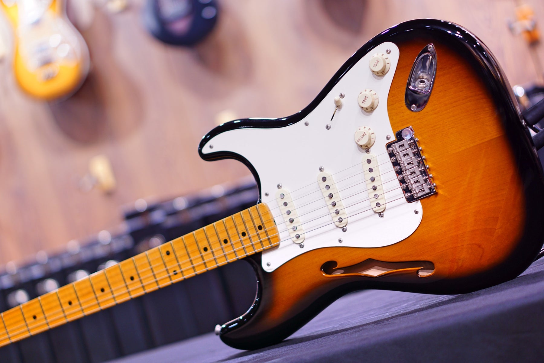 Fender Eric Johnson Thinline Stratocaster - 2-color Sunburst