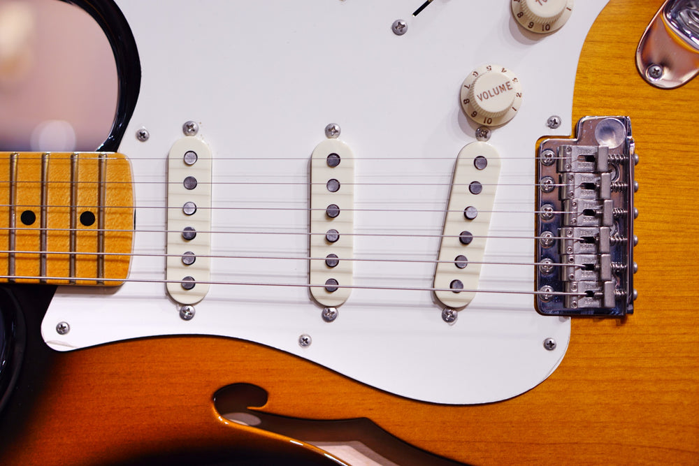 Fender Eric Johnson Thinline Stratocaster - 2-color Sunburst