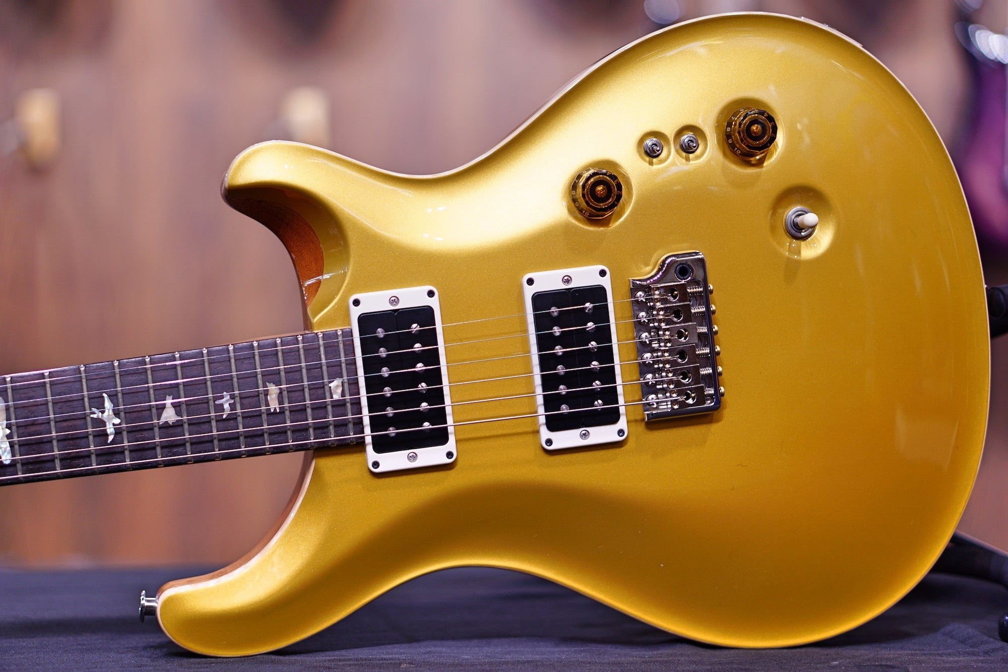 PRS 35th Anniversary Custom 24 - Gold Top with Pattern Regular Neck 03