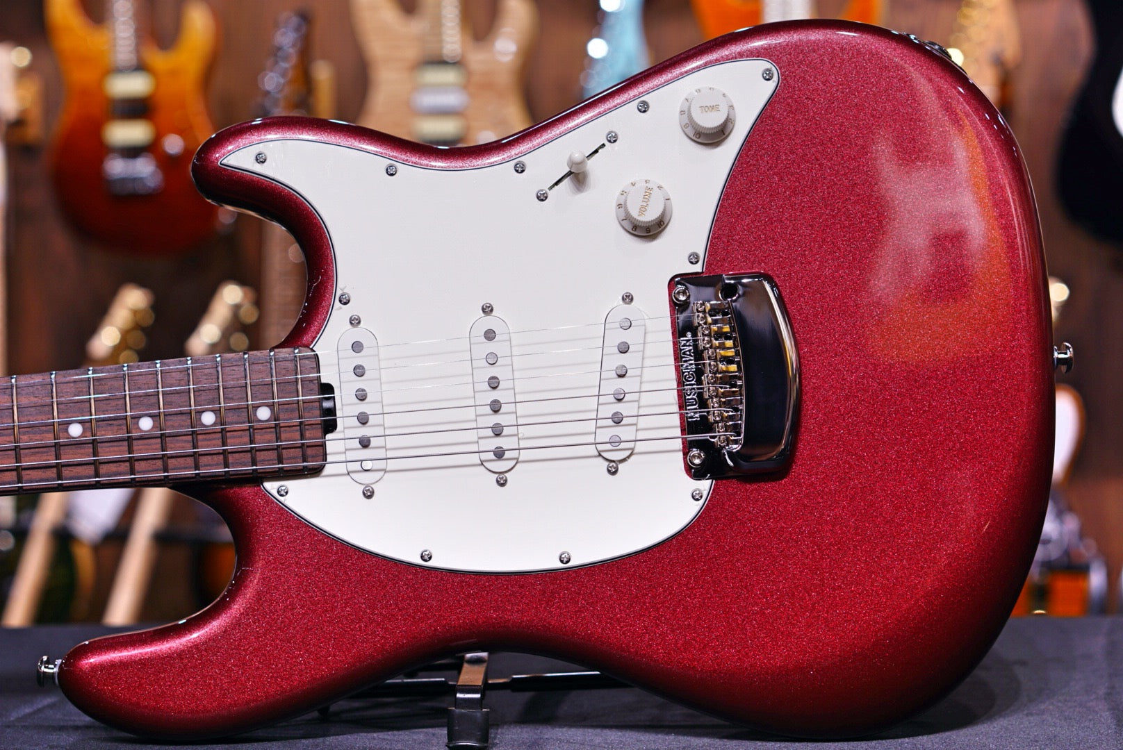 Ernie Ball Ernie Ball Music Man Cutlass RS SSS - Maroon Mist Rosewood